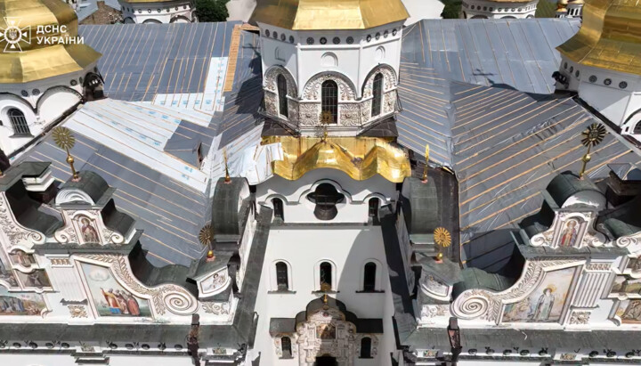 The roof of the shell-damaged Assumption Cathedral of the Lavra has ...