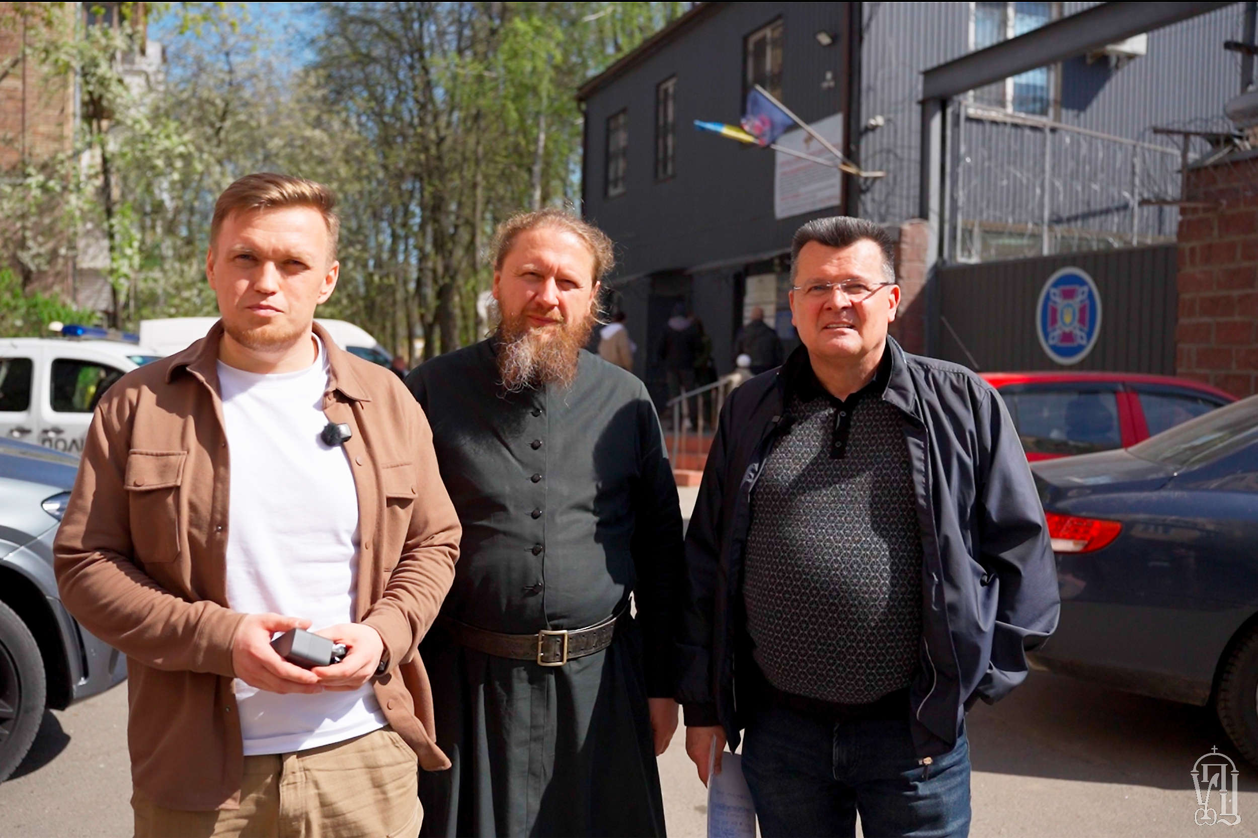 UOC priest who spent 5 months in detention delivers 3,000 paskas to ...
