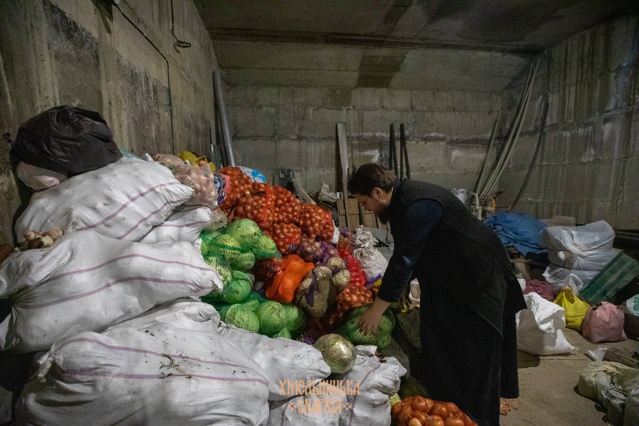 Khmelnytskyi Eparchy delivers 20 tons of food to Kyiv Theological ...