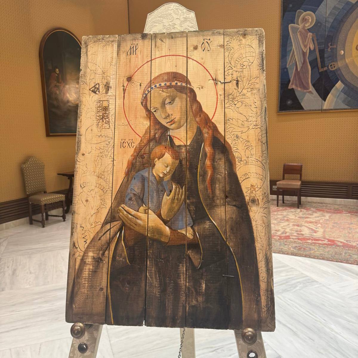 Zelensky meets with Pope, gifts him “wartime” icon of the Mother of God ...